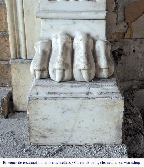 Statuary marble mantel with lion paws - Marble