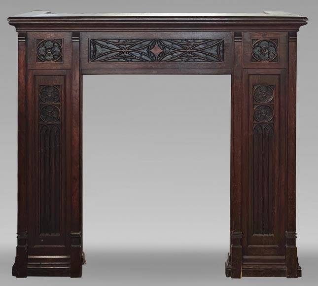 Neo-Gothic style fireplace with napkin fold decoration, in oak wood - Wood