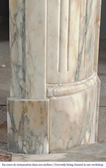 Louis XVI style fireplace with rounded corner, in Médous breccia - Marble