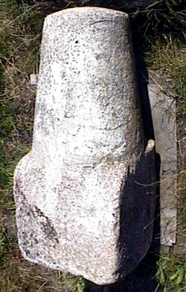 Pair of stone milestones - Monumental and structures